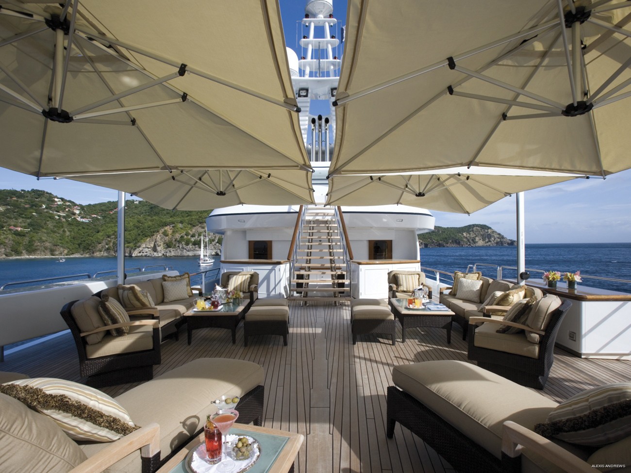 Yacht UTOPIA, Feadship | CHARTERWORLD Luxury Superyacht Charters